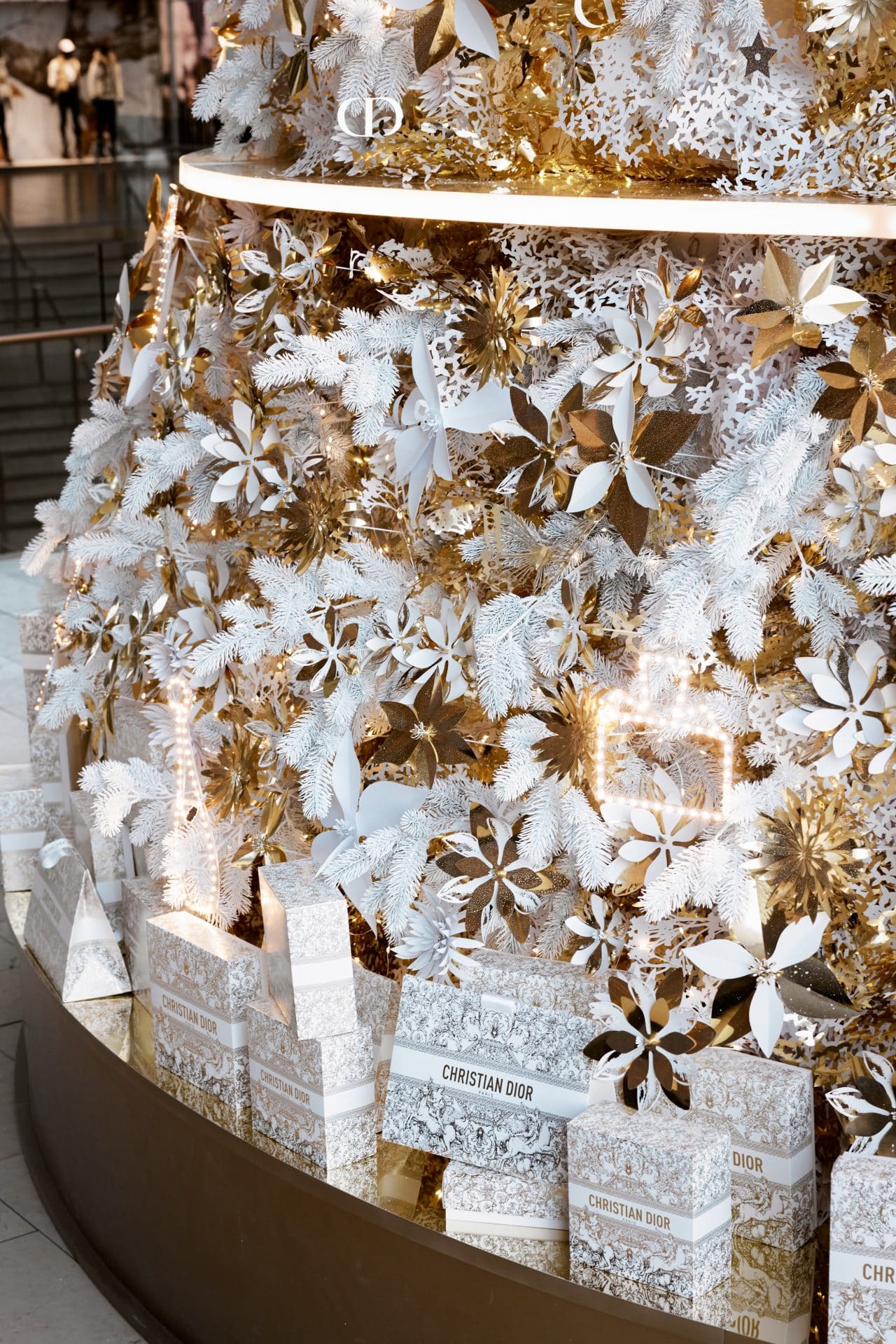 Dior Christmas Tree - RFP DESIGN GROUP INC.